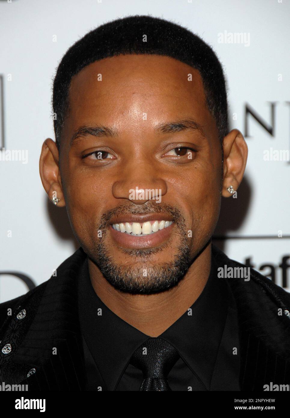 Actor Will Smith arrives at the premiere of "I Am Legend" at Madison ...