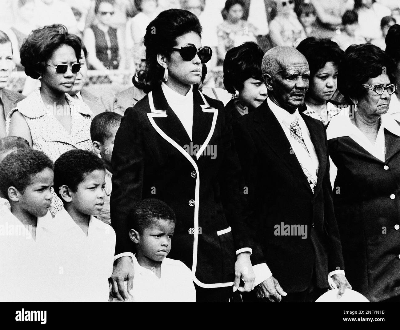The family of Puerto Rican Baseball star, Roberto Clemente listens ...