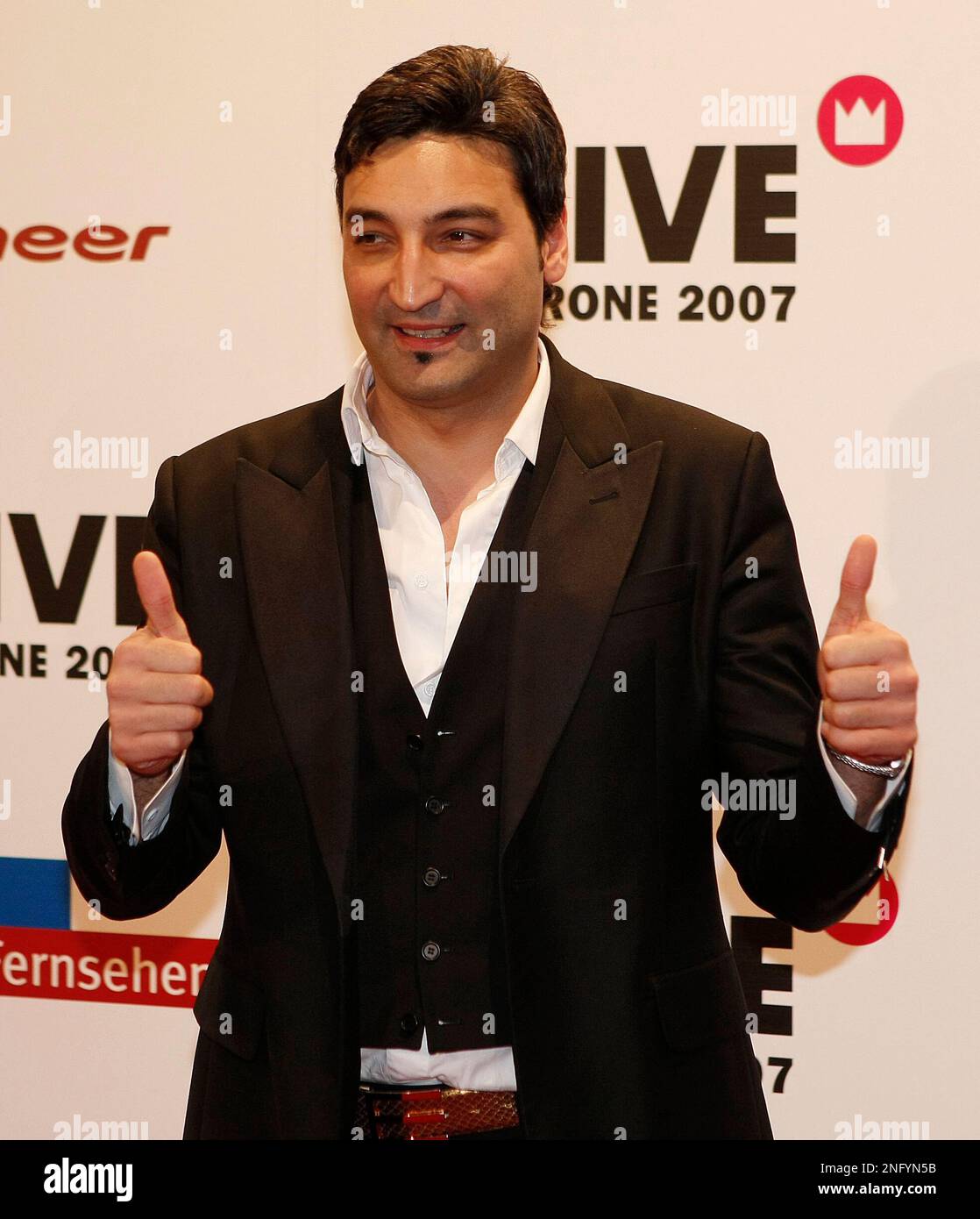 DJ Mousse T. steht auf dem Roten Teppich zur 1Live Krone Verleihung am ...