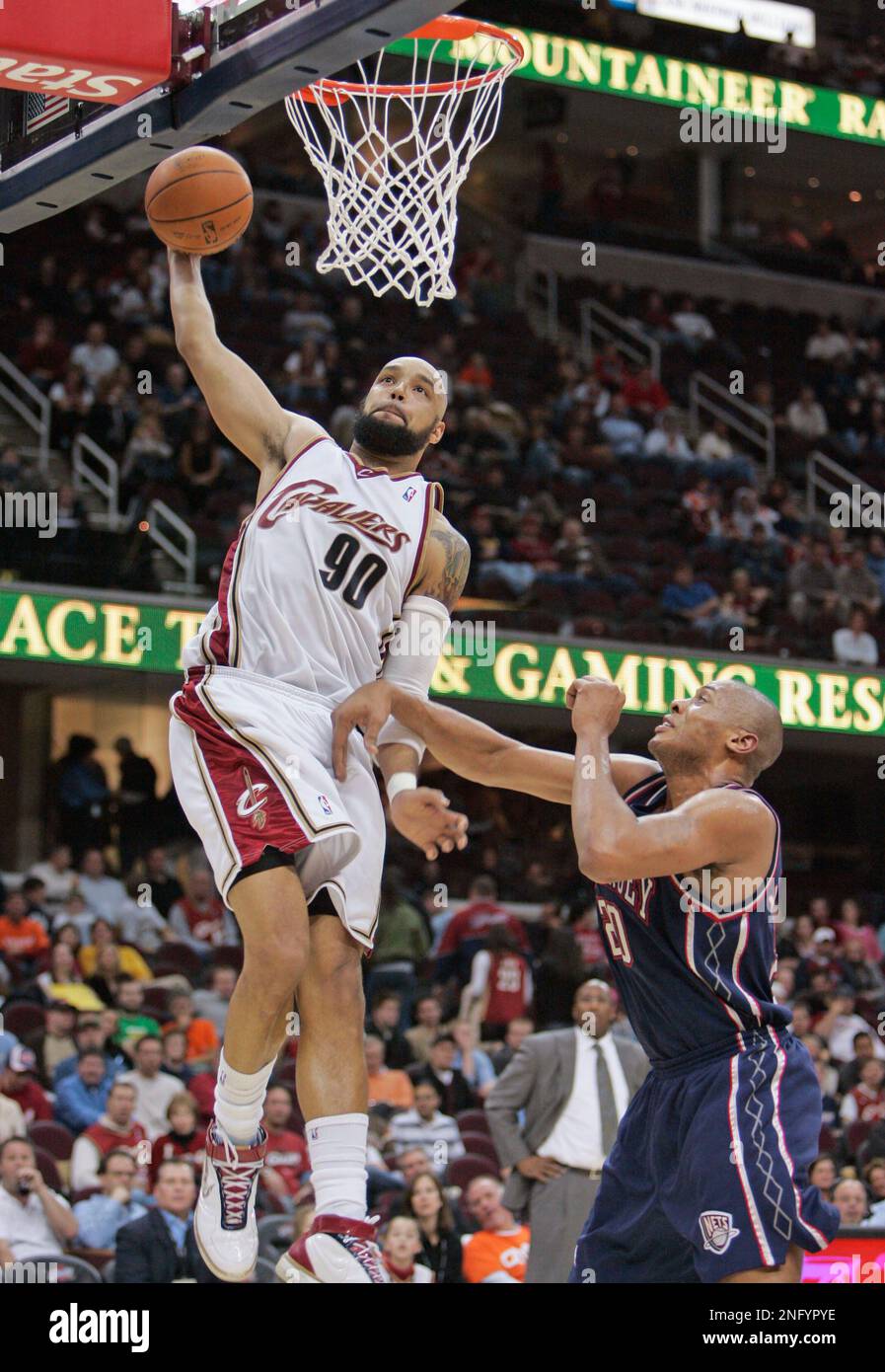 Cleveland Cavaliers' Drew Gooden (90) soars for a dunk against New ...