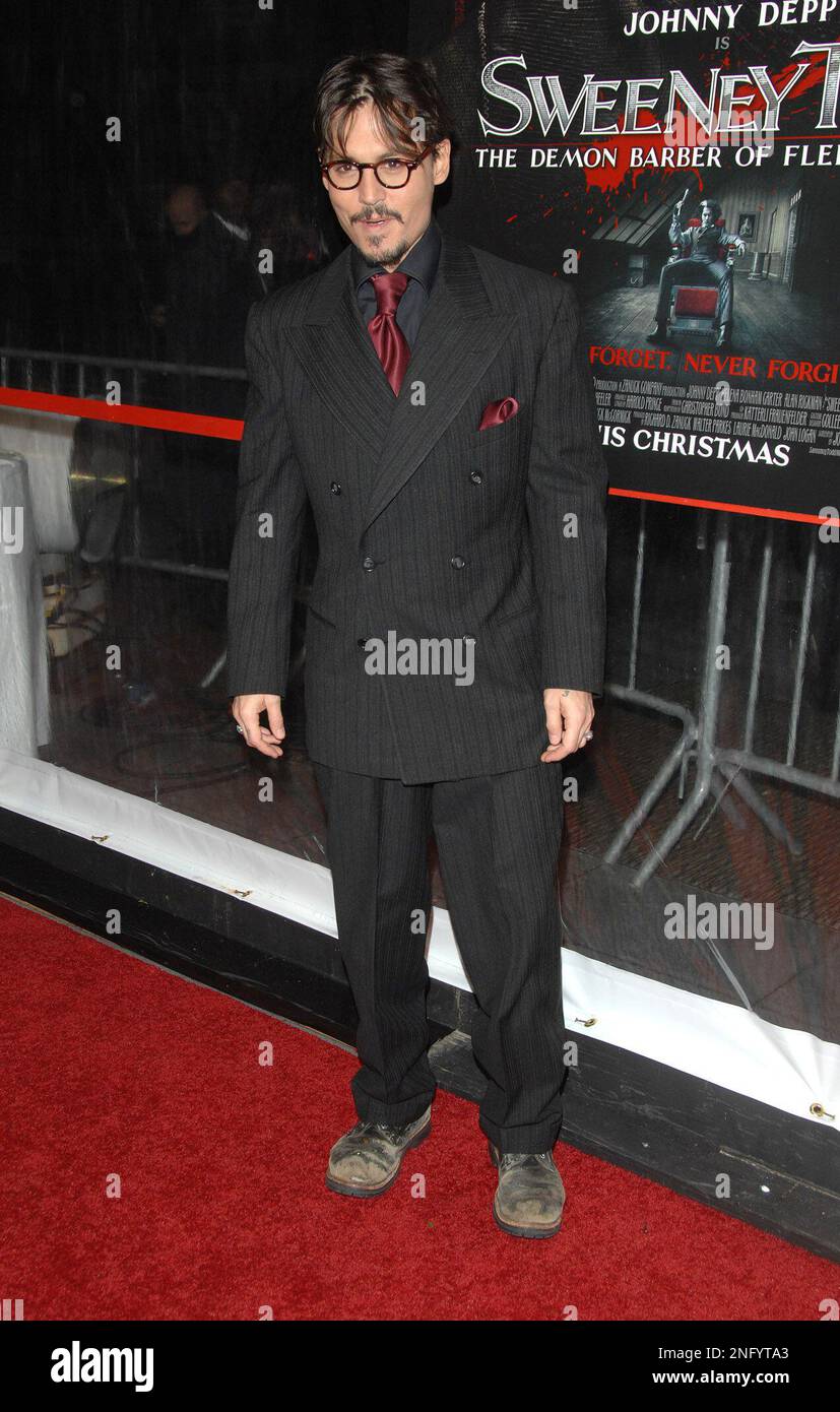 Actor Johnny Depp arrives at the premiere of "Sweeney Todd: The Demon ...