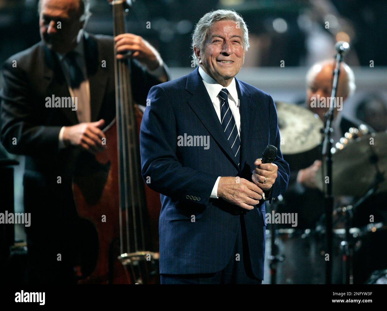 Tony Bennett performs during "Movies Rock: A Celebration of Music in ...