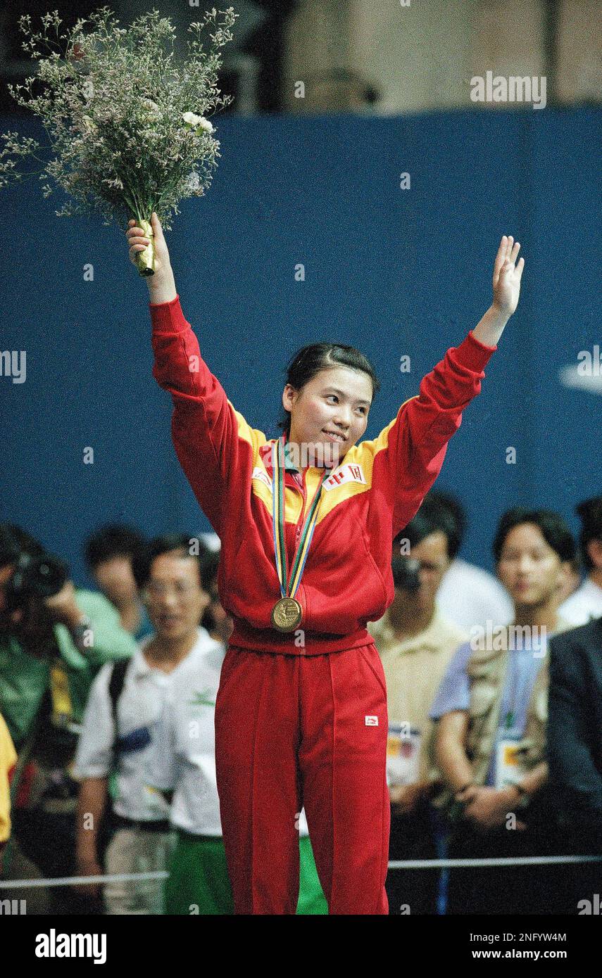 China's Deng Yaping waves to the crowd after receiving her gold medal ...
