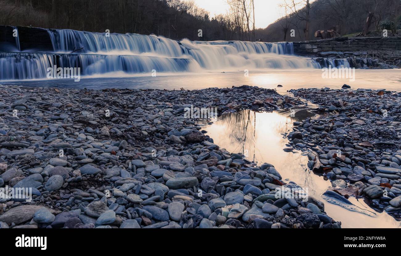 Chrysoprase spring dam water longexposure flow stream closeup Stock ...