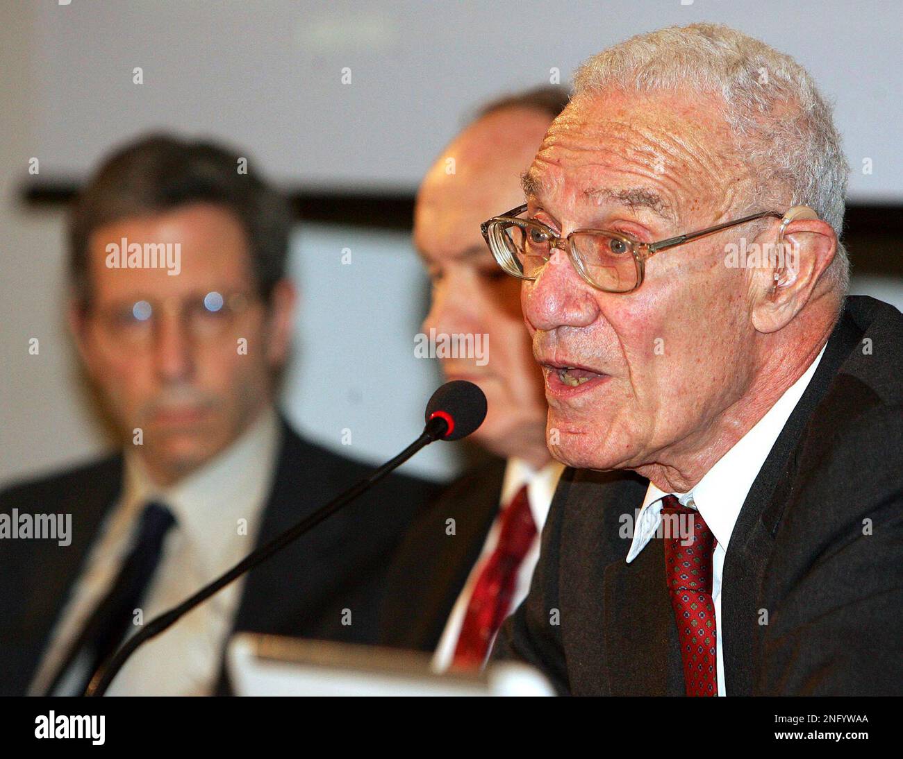 U.S. Robert Solow, 1987 Nobel Prize for Economics, delivers his speech ...