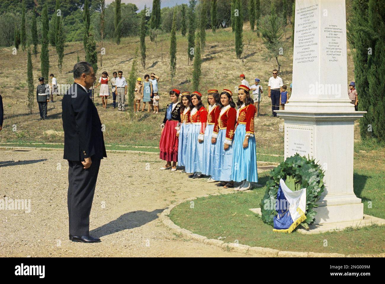 Papathanasiadis, head of the Greek Olympic Committee to the torch ...
