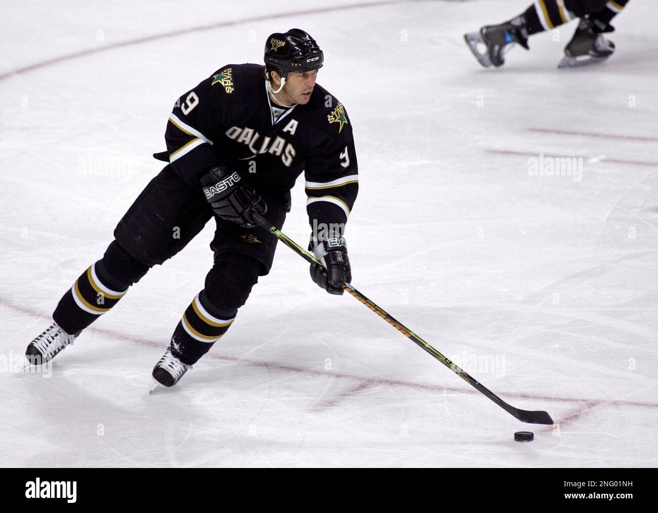 Dallas Stars center Mike Modano (9) controls the puck on the ice during ...