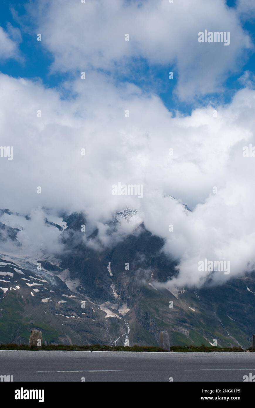 Clouds sunbeam over mountain hi-res stock photography and images - Alamy
