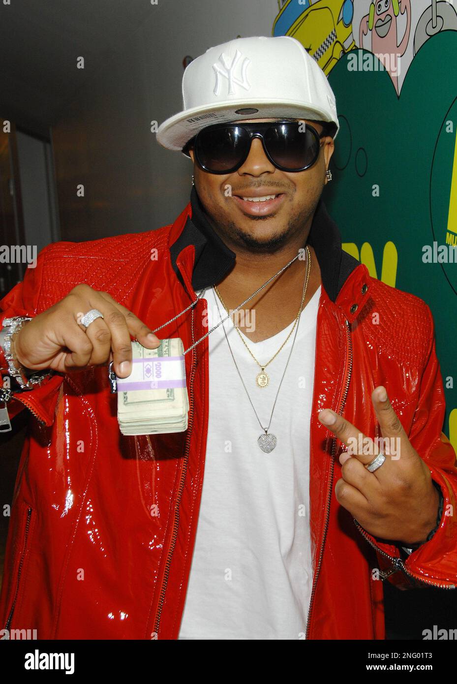 Singer-songwriter The-Dream poses backstage after an appearance on MTV ...