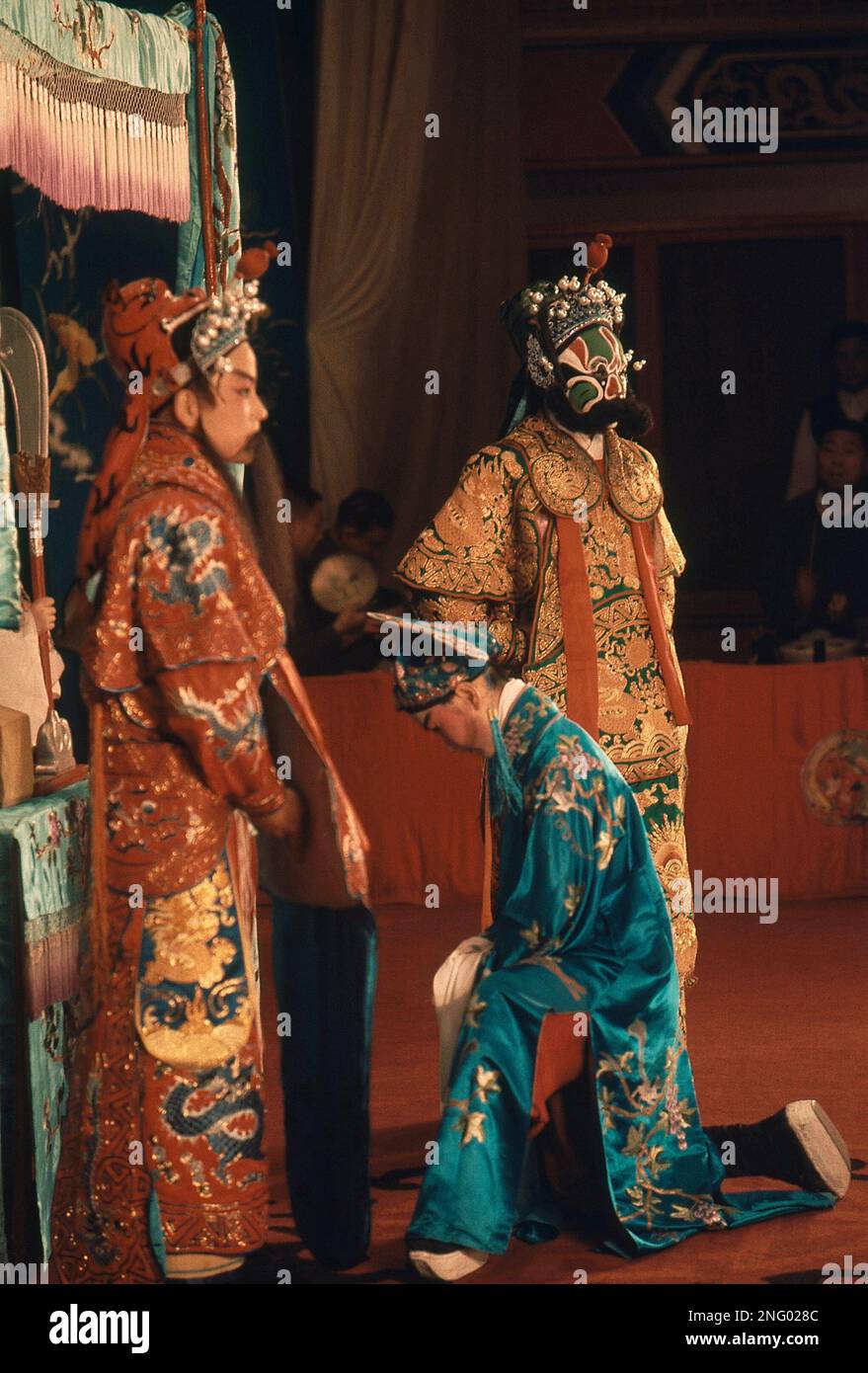 Seem here are performers from the Chinese Opera, performed in Tokyo ...
