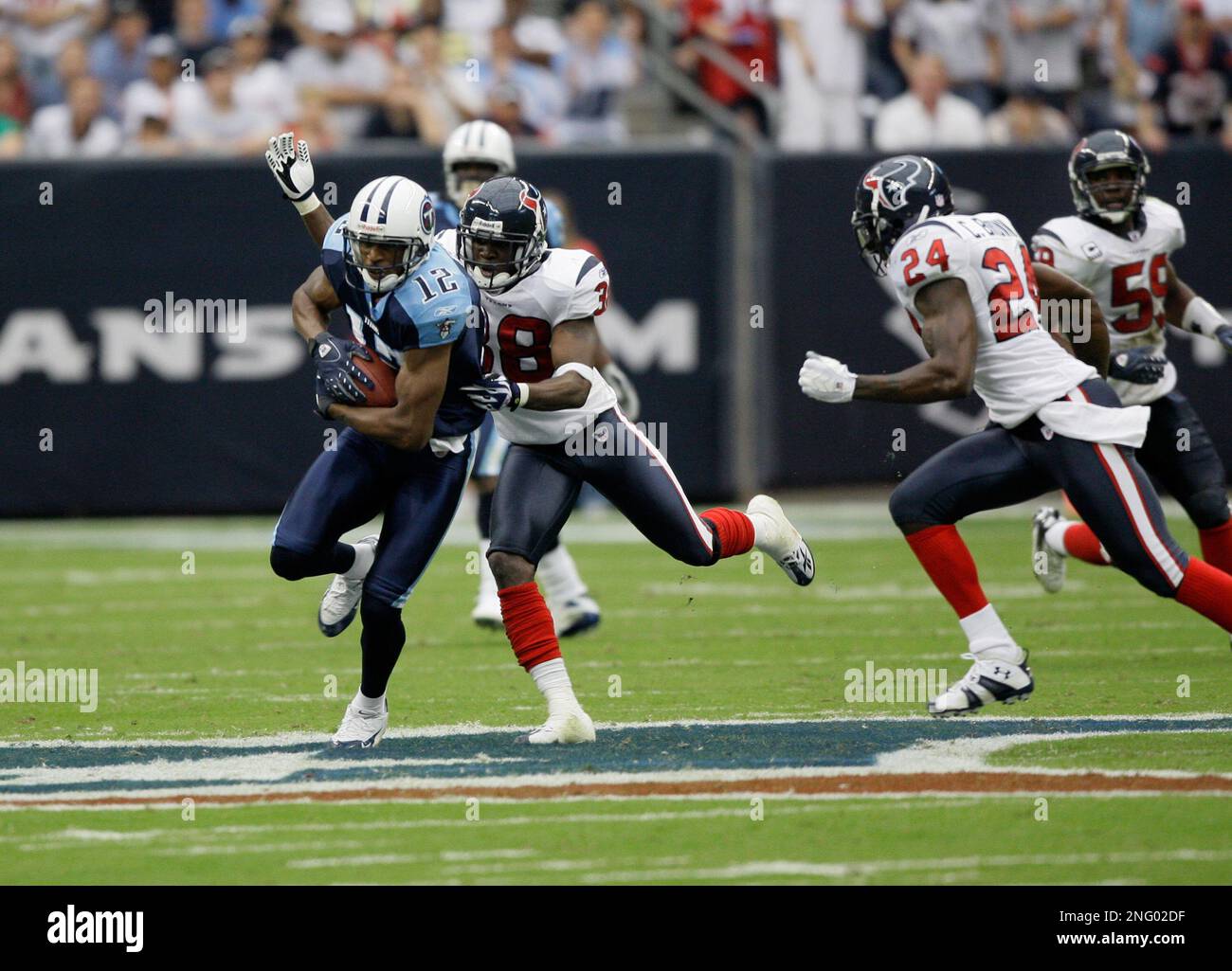Tennessee Titans wide receiver Justin Gage breaks a tackle during an ...