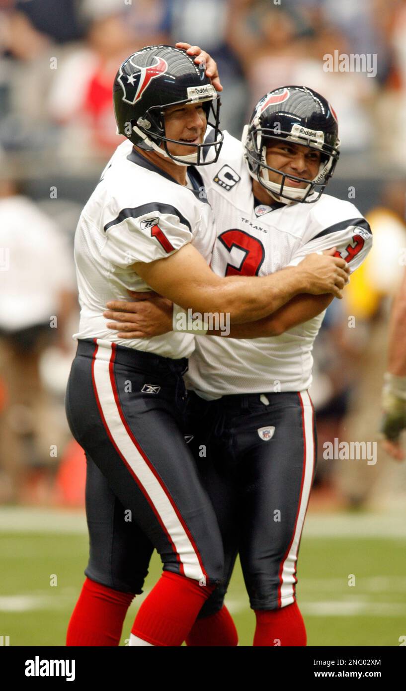 Houston Texans kicker Kris Brown, right, hugs quarterback Matt Turk (3 ...