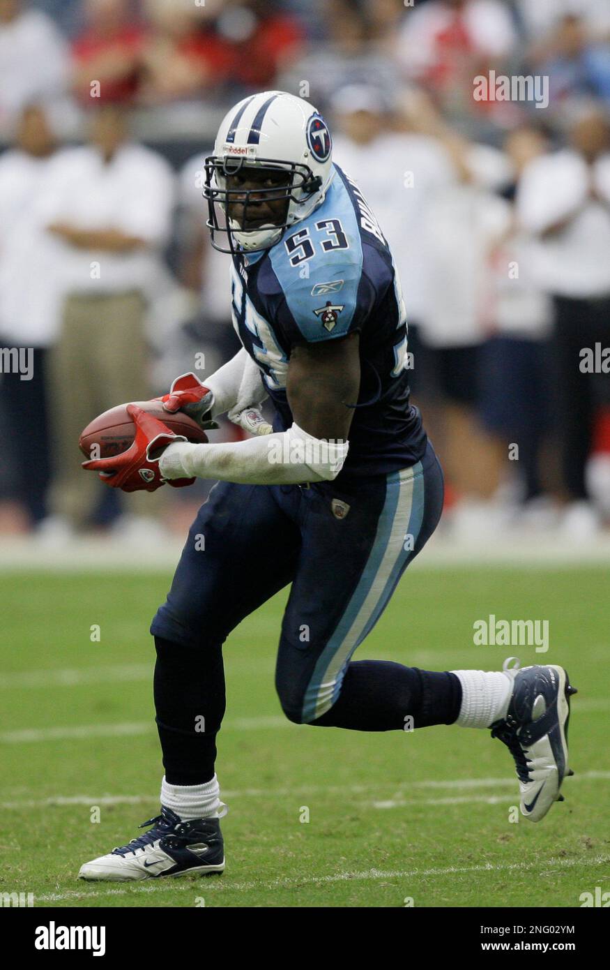 Tennessee Titans linebacker Keith Bulluck in action during the fourth ...