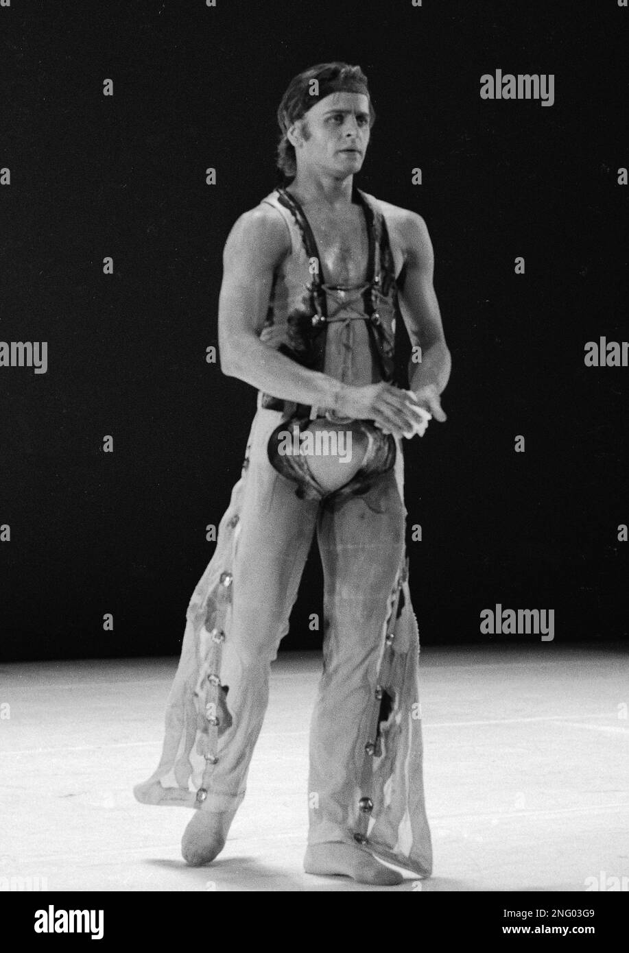Dancer Mikhail Baryshnikov rehearses "Santa Fe Saga" at New York's ...