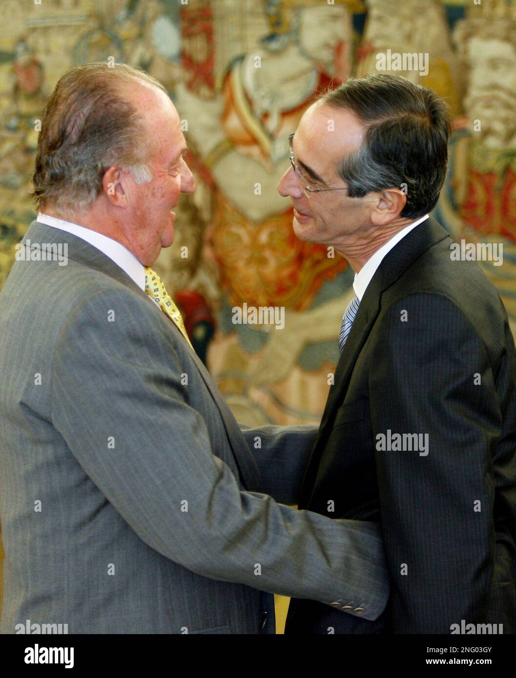 Spain's King Juan Carlos, left, embraces Guatemala's elected President ...