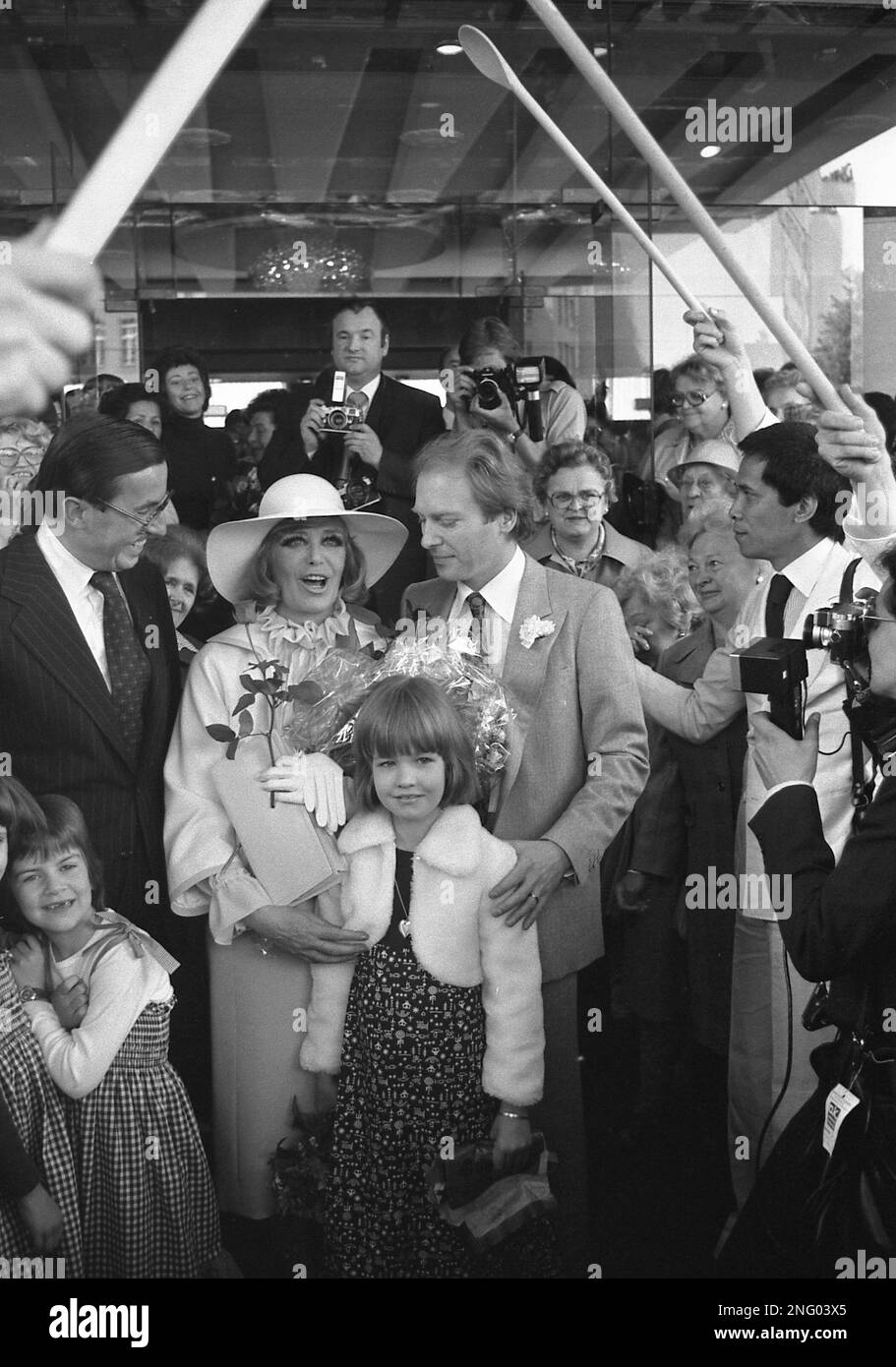 German actress Hildegard Knef, left, arrives at the Hotel Kempinski ...