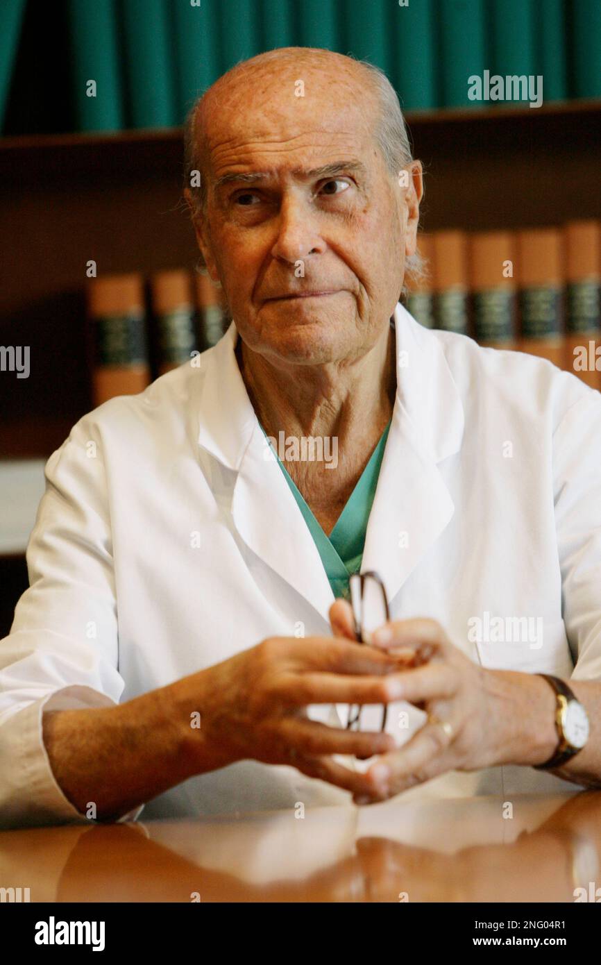 Umberto Veronesi during a press conference at the 'Istituto Oncologico ...