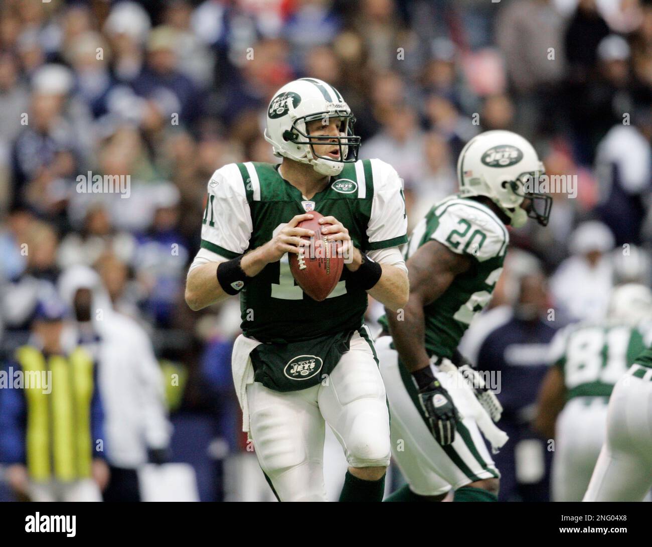 New York Jets quarterback Kellen Clemens looks to pass during an NFL ...