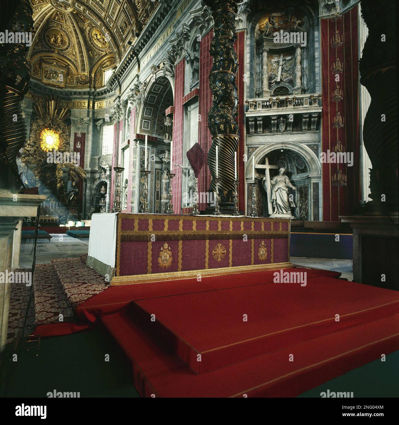 Seen here is the Papal Altar of Altar of the Confession under Bernini's ...