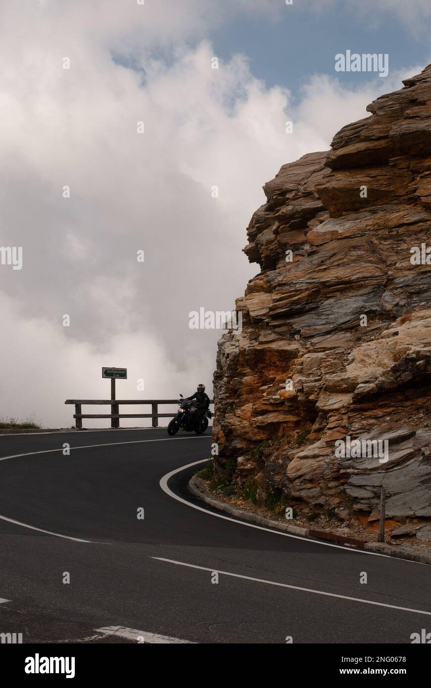 Road mountain rock wall hi-res stock photography and images - Alamy
