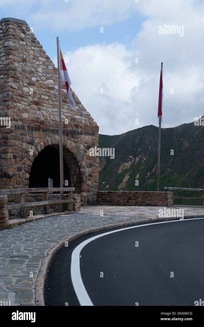 Cloudy landmark hi-res stock photography and images - Alamy