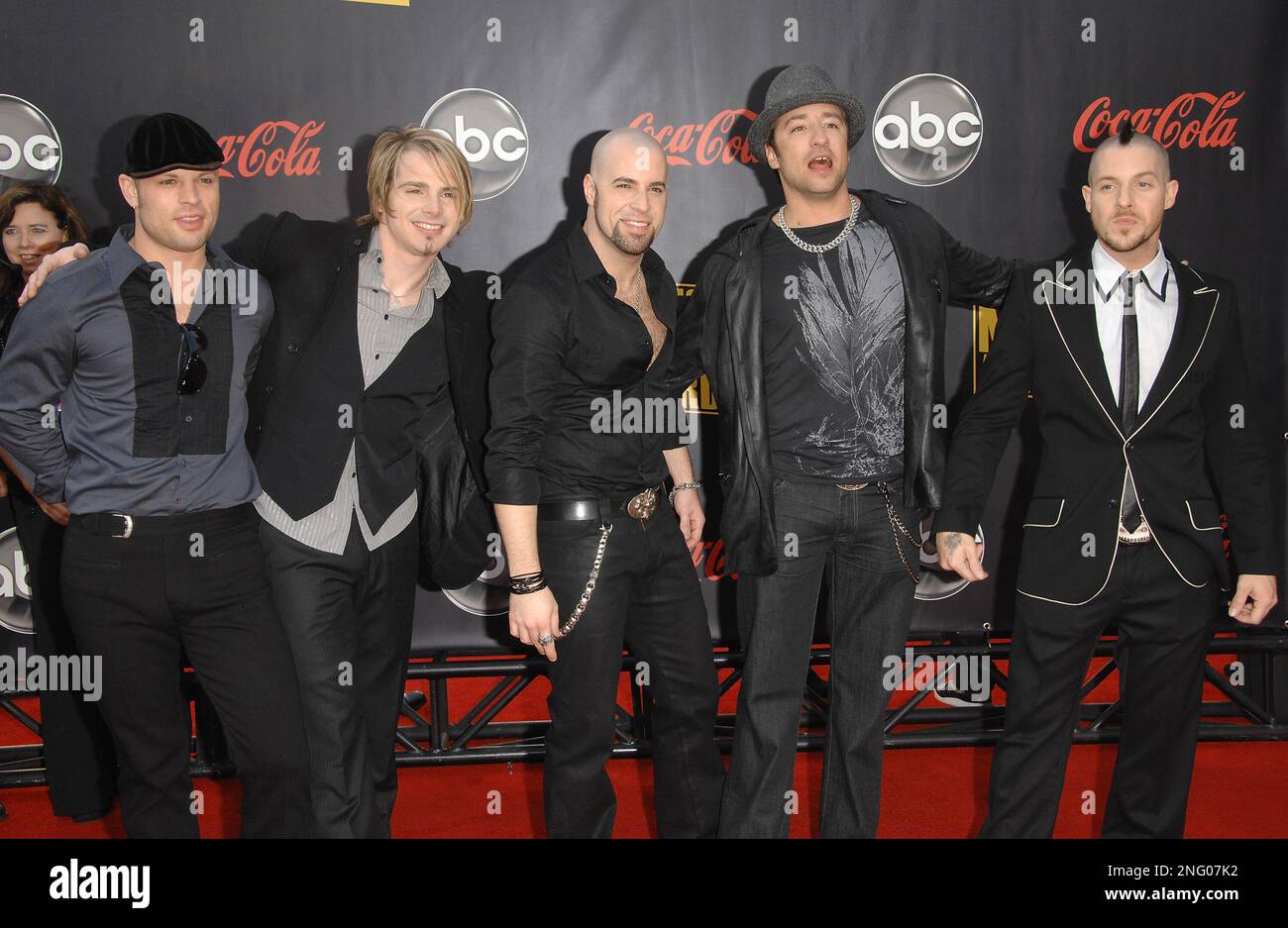 Daughtry arrives at the American Music Awards in Los Angeles on Sunday ...