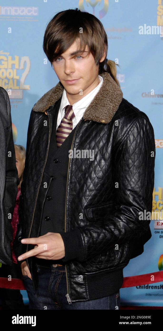 Zac Efron arrives at the "High School Musical 2: Extended Edition" DVD ...