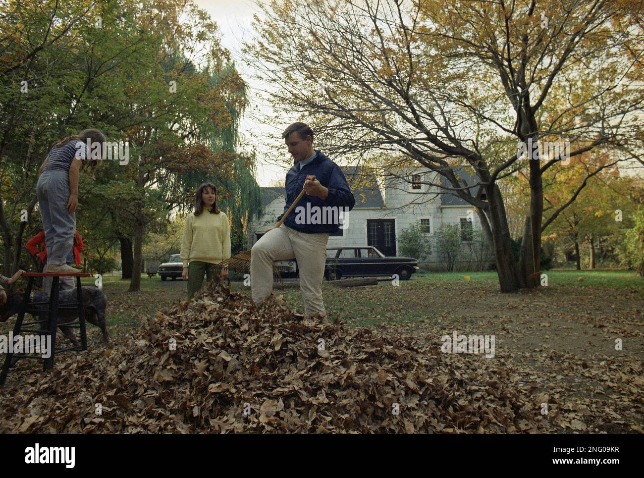 Seen here is four-time Olympic gold medal discus champion, Al Oerter ...