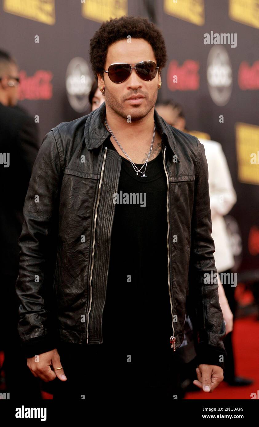 Lenny Kravitz arrives at the American Music Awards in Los Angeles on ...
