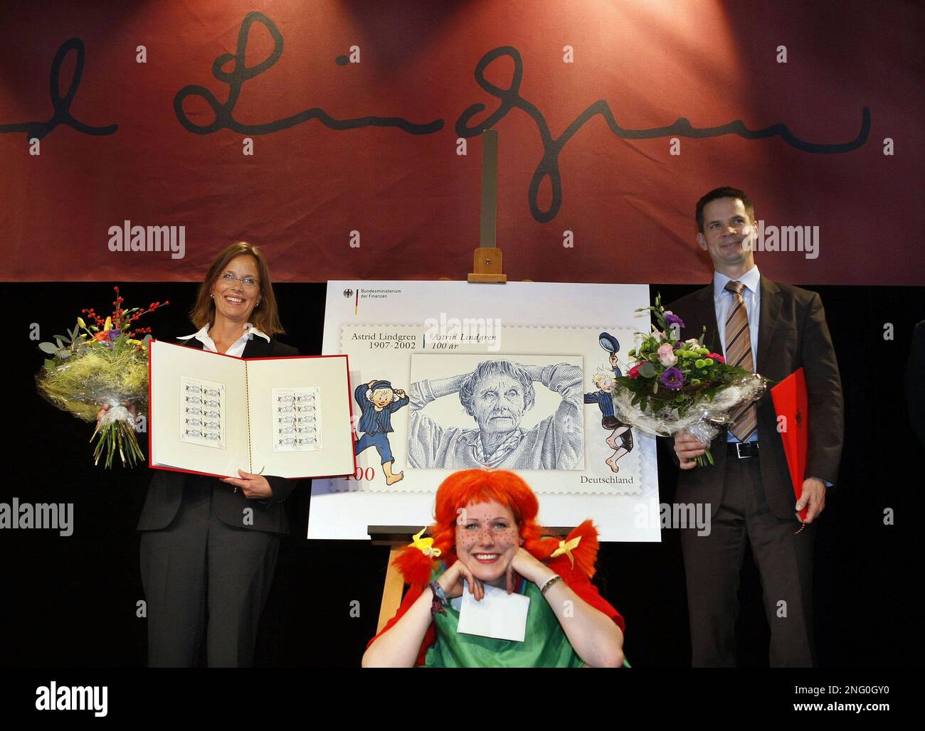 Malin Billing, links, und Nils Nymann, rechts, die Enkel der ...