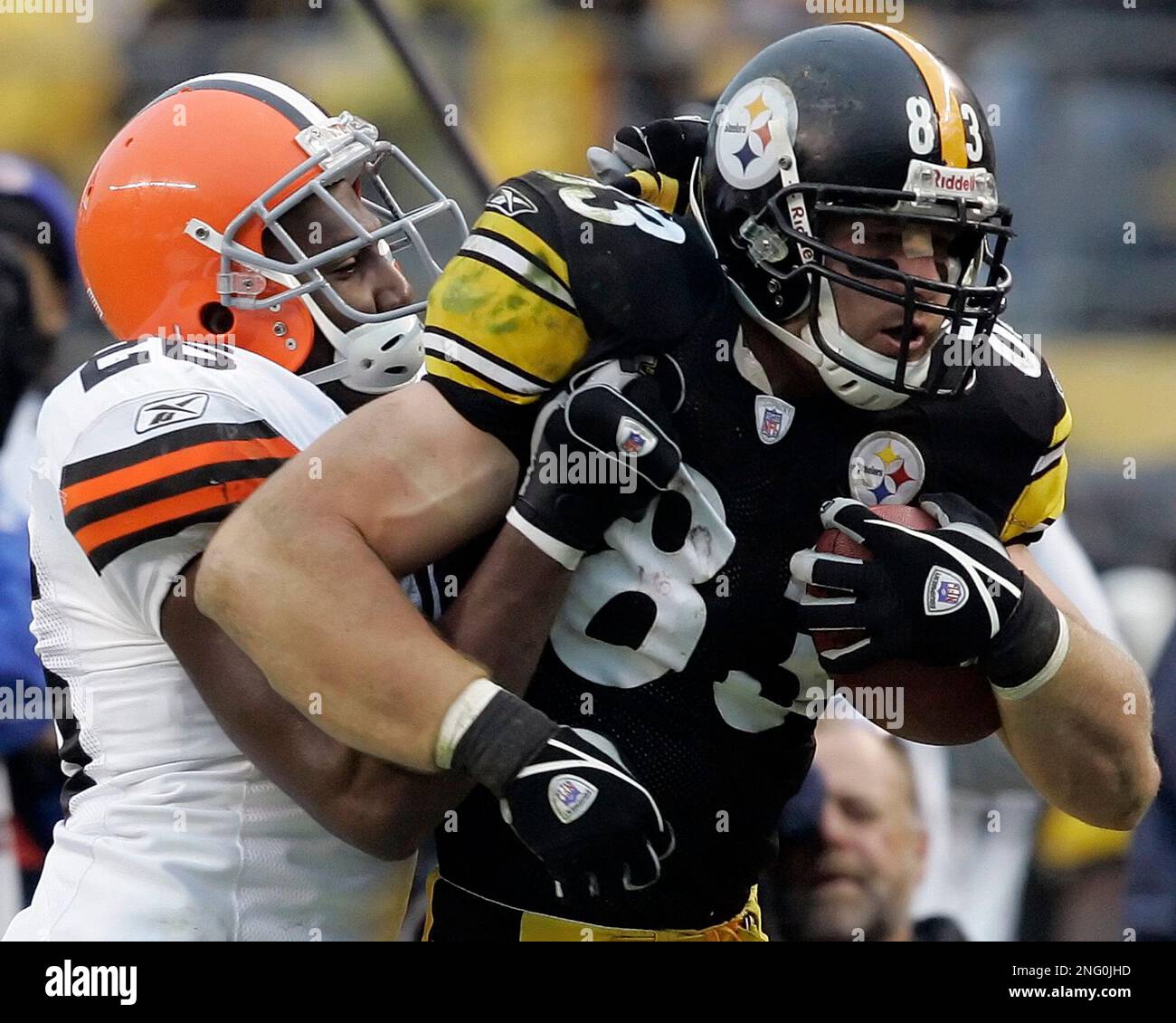 Pittsburgh Steelers tight end Heath Miller (83) is shoved out of bounds ...