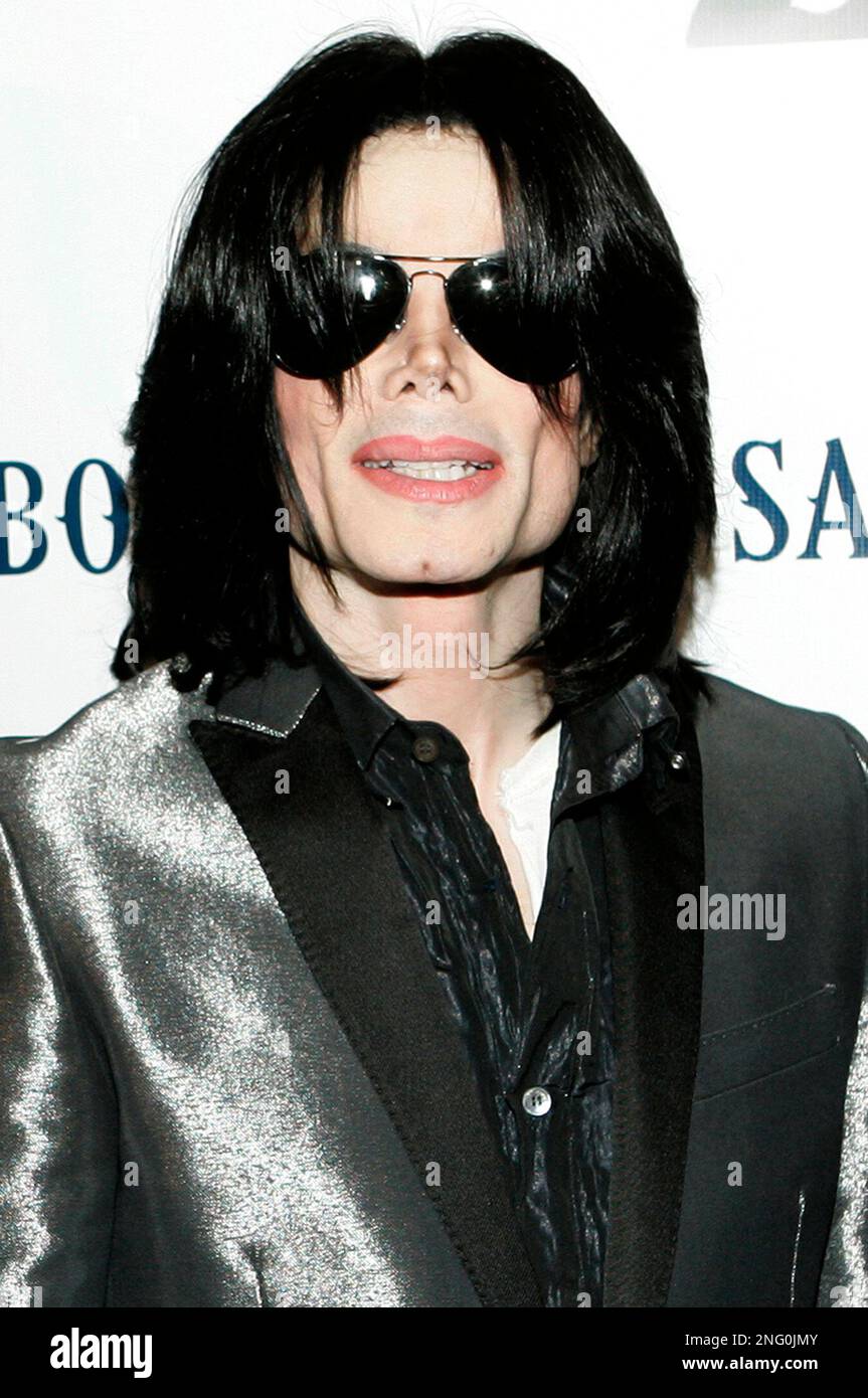 Pop star Michael Jackson on the red carpet during the RainbowPUSH ...