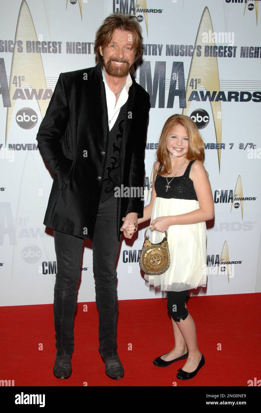 Ronnie Dunn of the group Brooks and Dunn arrives with his daughter ...
