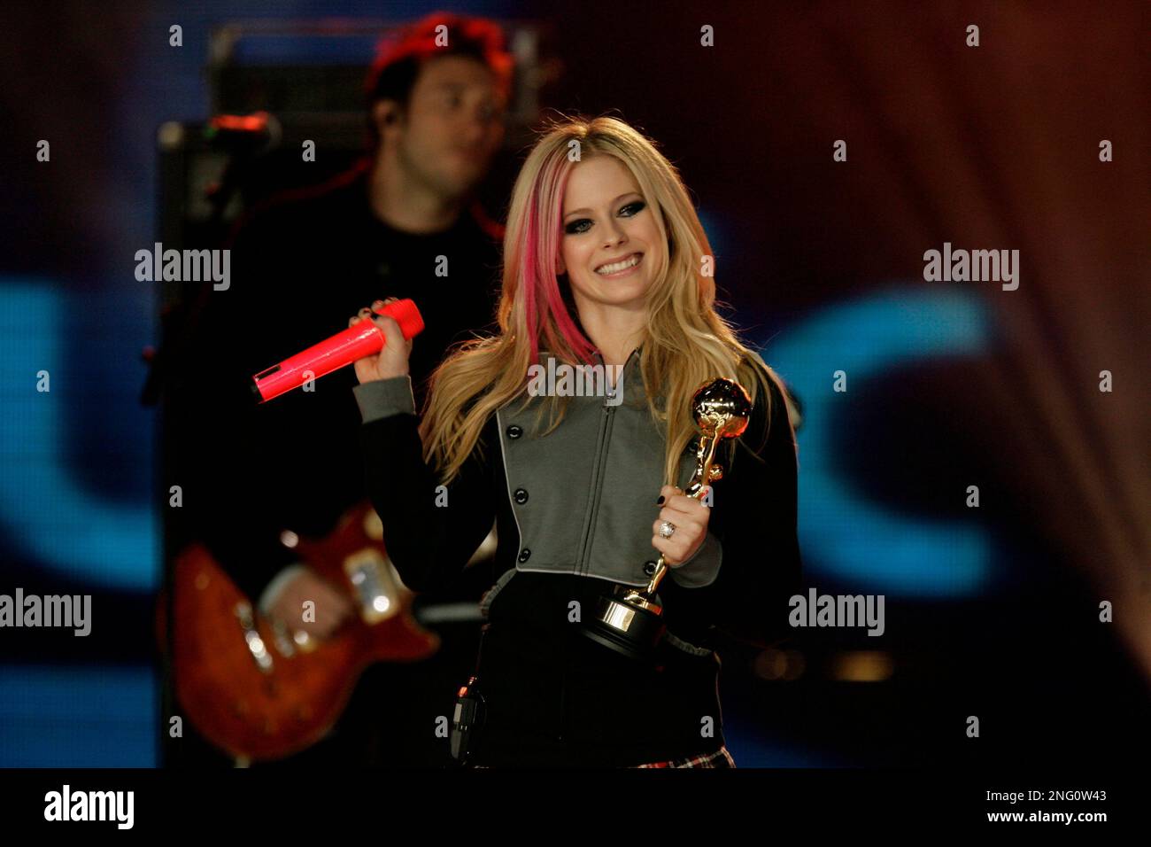 Canadian Singer Avril Lavigne smiles during the show at the 2007 World ...