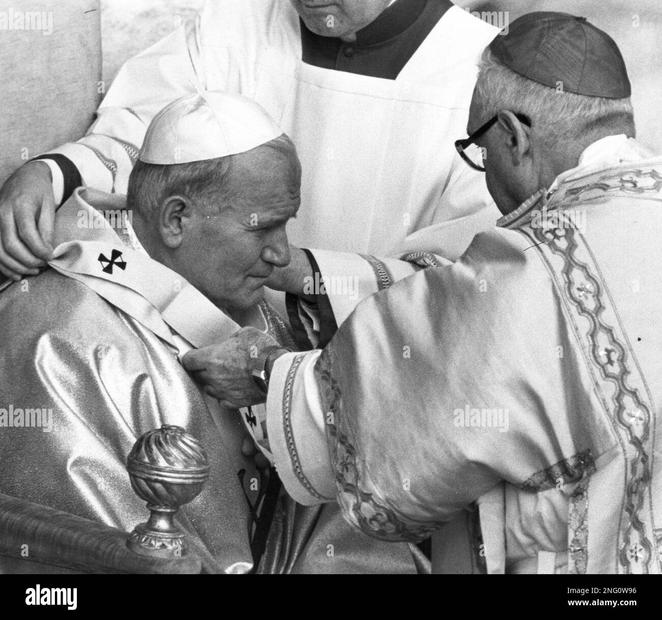 Italian cardinal Pericle Felici, right, places a simple woollen pallium ...