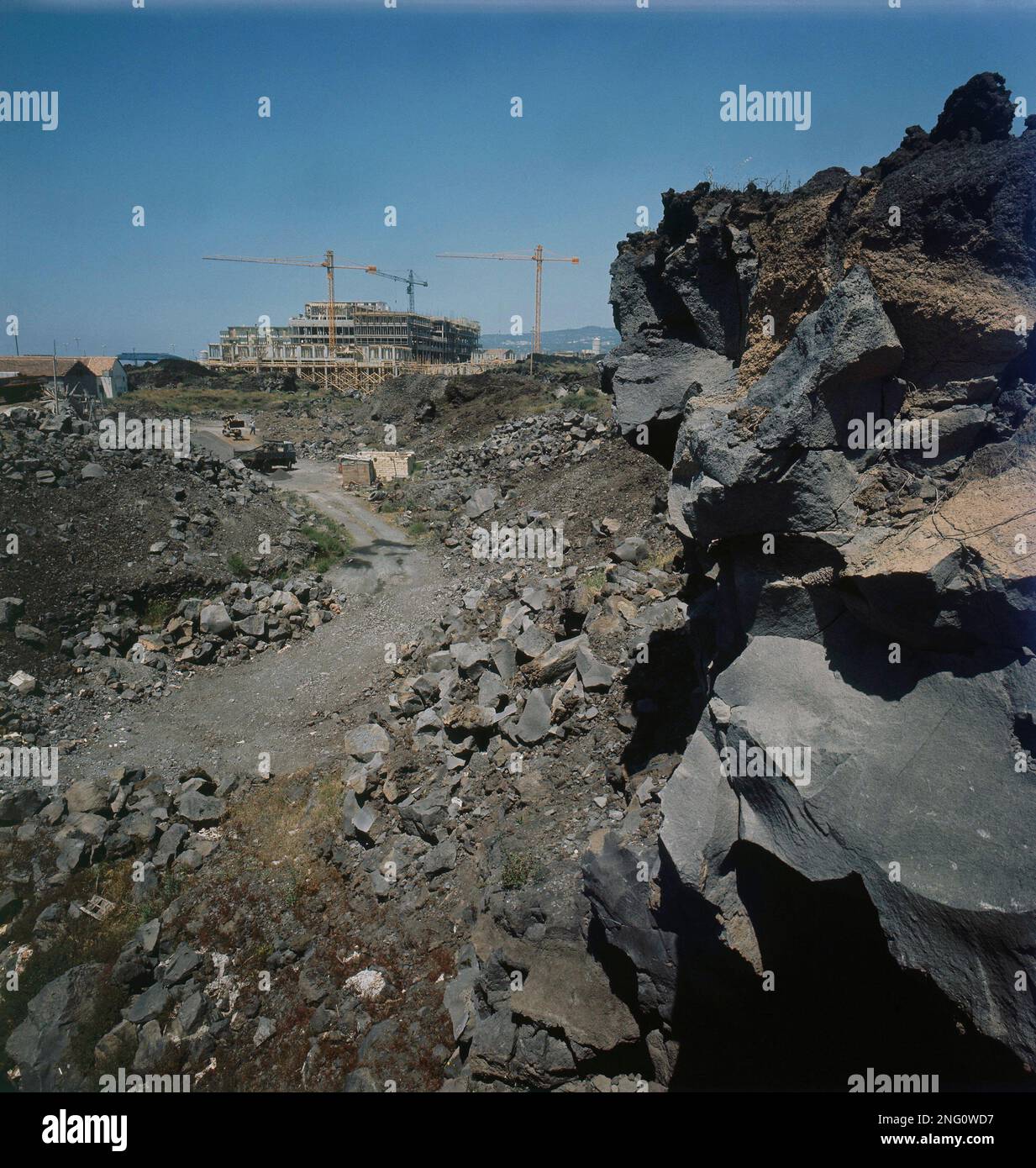 Seen here is Mount Etna in Sicily as a seismograph-like "alarm clock ...