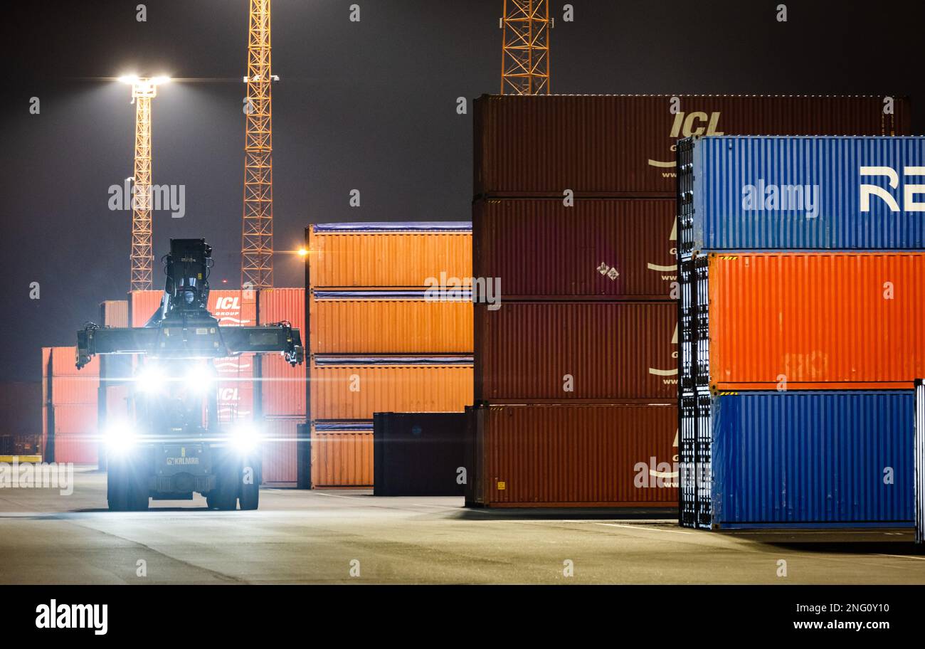 Antwerp, Belgium. 17th Feb, 2023. ANTWERP - A container transfer in the ...
