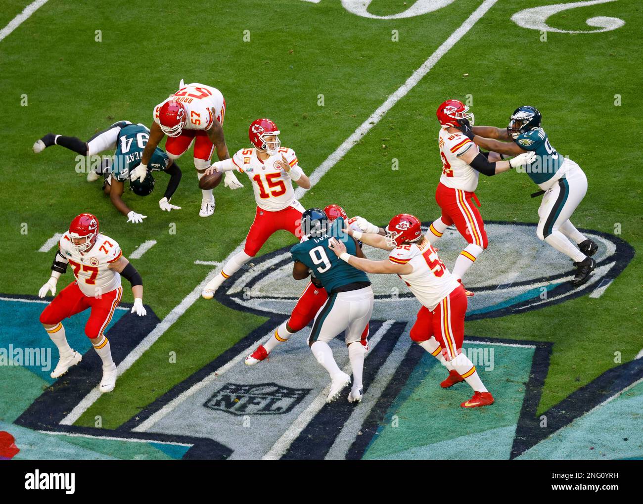 Kansas City Chiefs quarterback Patrick Mahomes (15 ) throws a pass ...