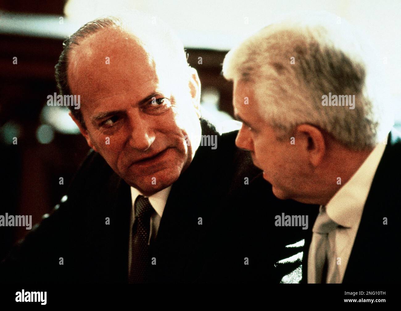 Claus von Bulow confers with defense attorney Herald Price Fahringer ...