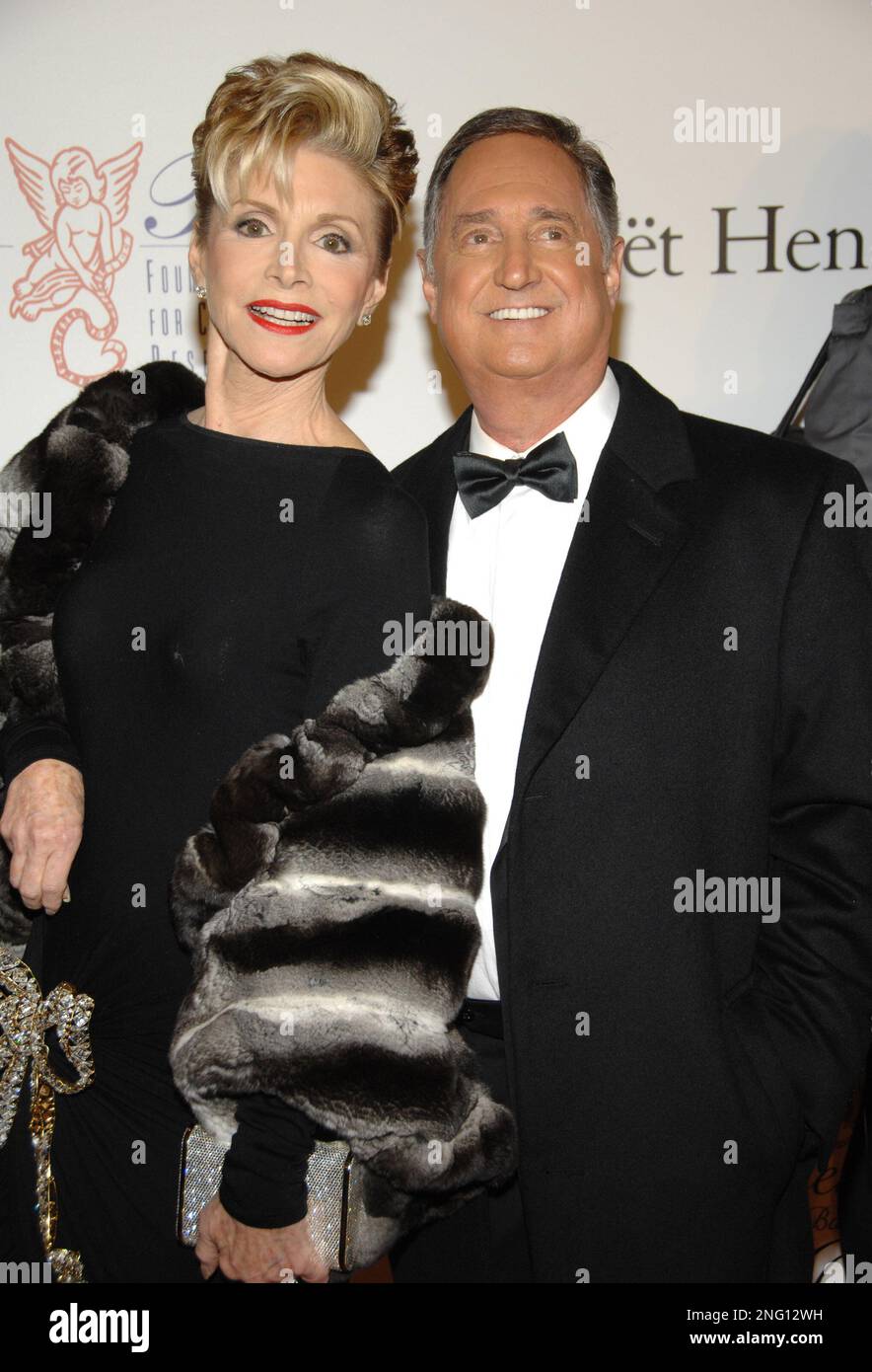 Singer Neil Sedaka and wife Leba Strassberg attend the 2007 G&P ...