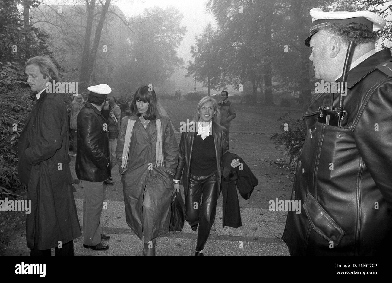 32-year-old Marianne Bachmeier, left, arrives with one of her lawyers ...