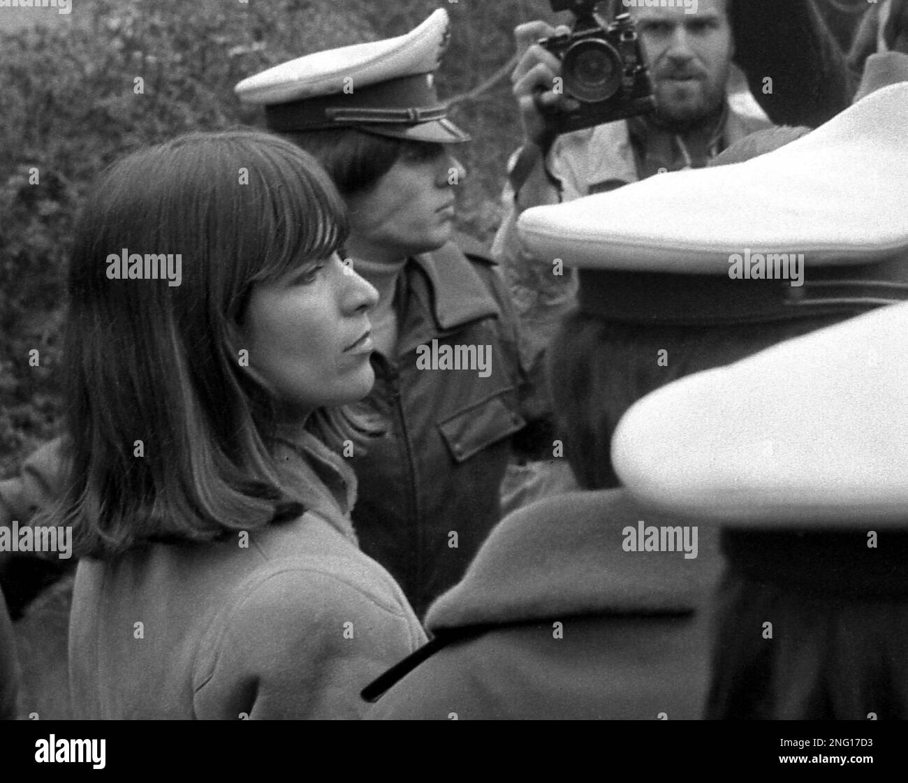 32-year-old Marianne Bachmeier, left, is surrounded by West German ...