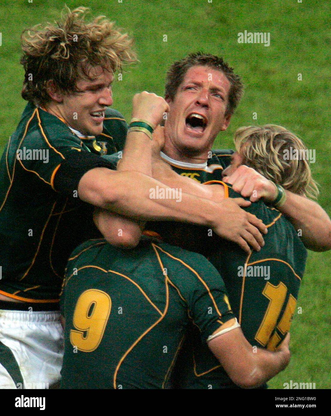 South African players celebrate after winning the Rugby World Cup final ...