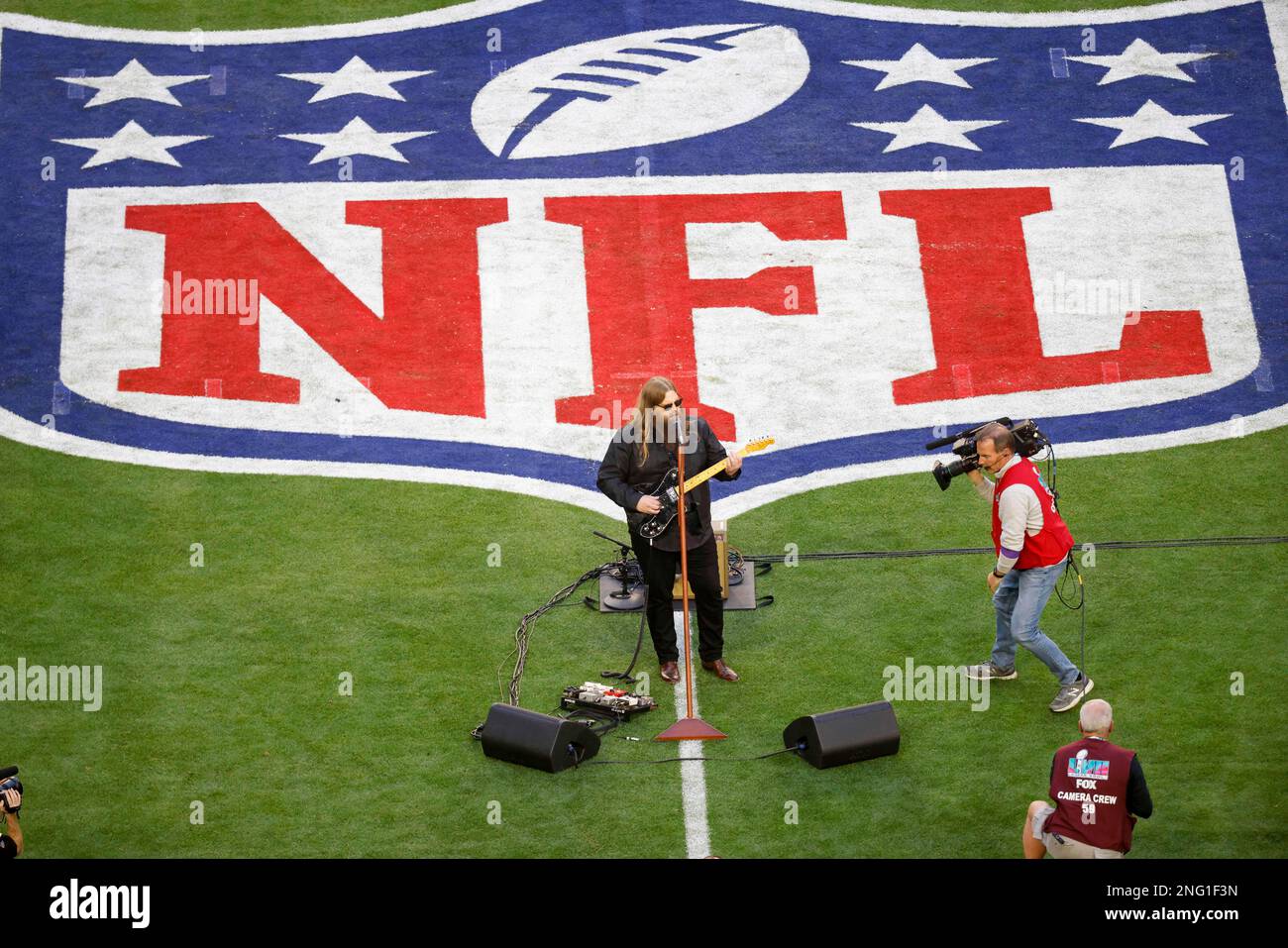 Chris Stapleton performs the National Anthem during Super Bowl LVII ...