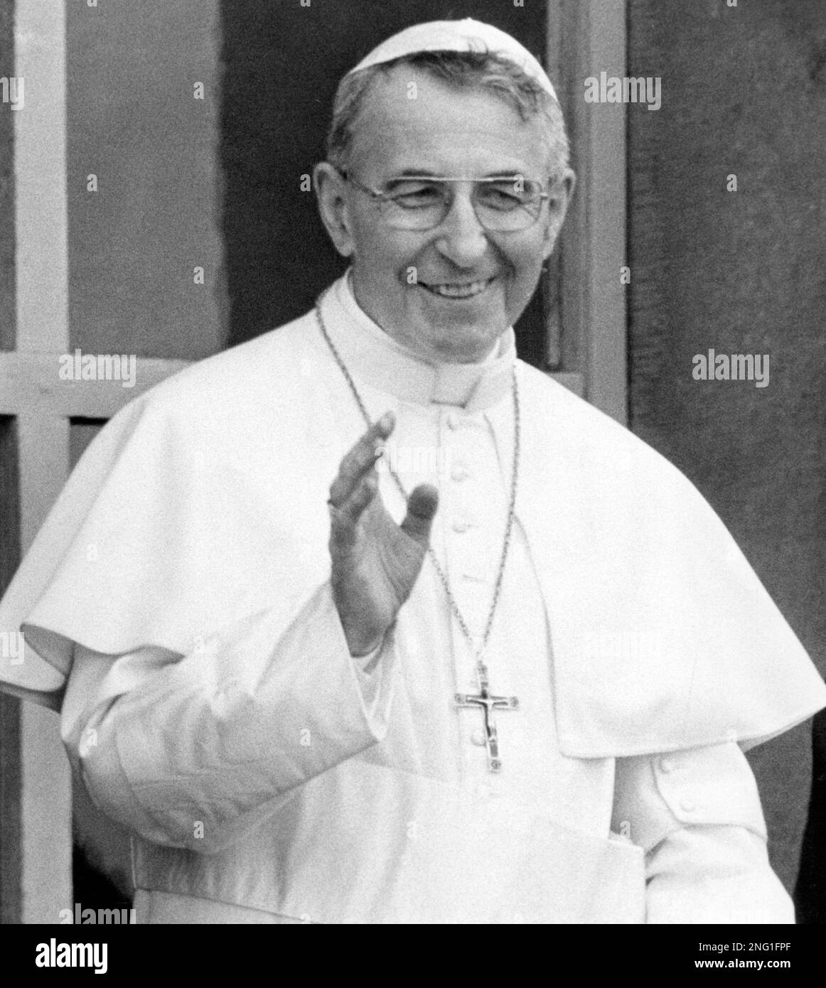 Pope John paul I waves and smiles to the crowd at St. Peter's Square ...