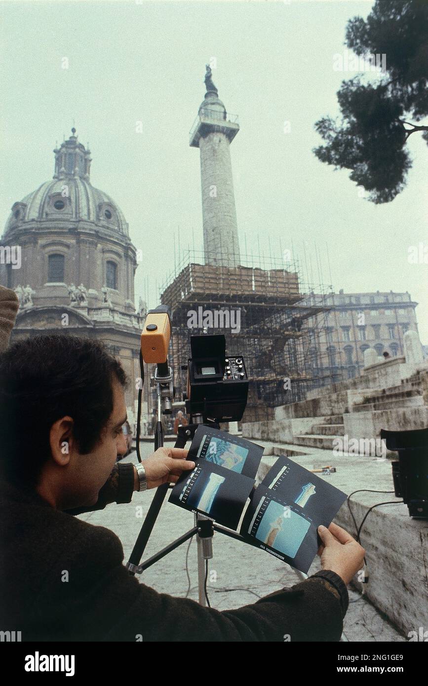 Photographer takes photos of the restoration of Trajan column in ...