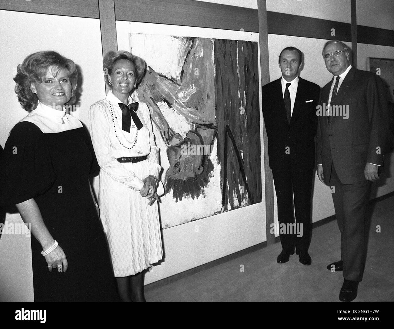 West German Chancellor Helmut Kohl, right, and his wife, Hannelore ...