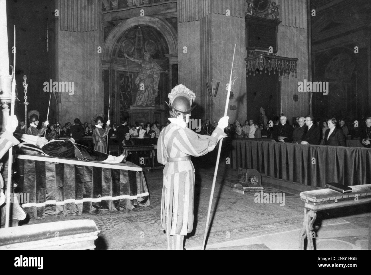 From right: Tina Anselmi and Giulio Andreotti pay homage to the late ...