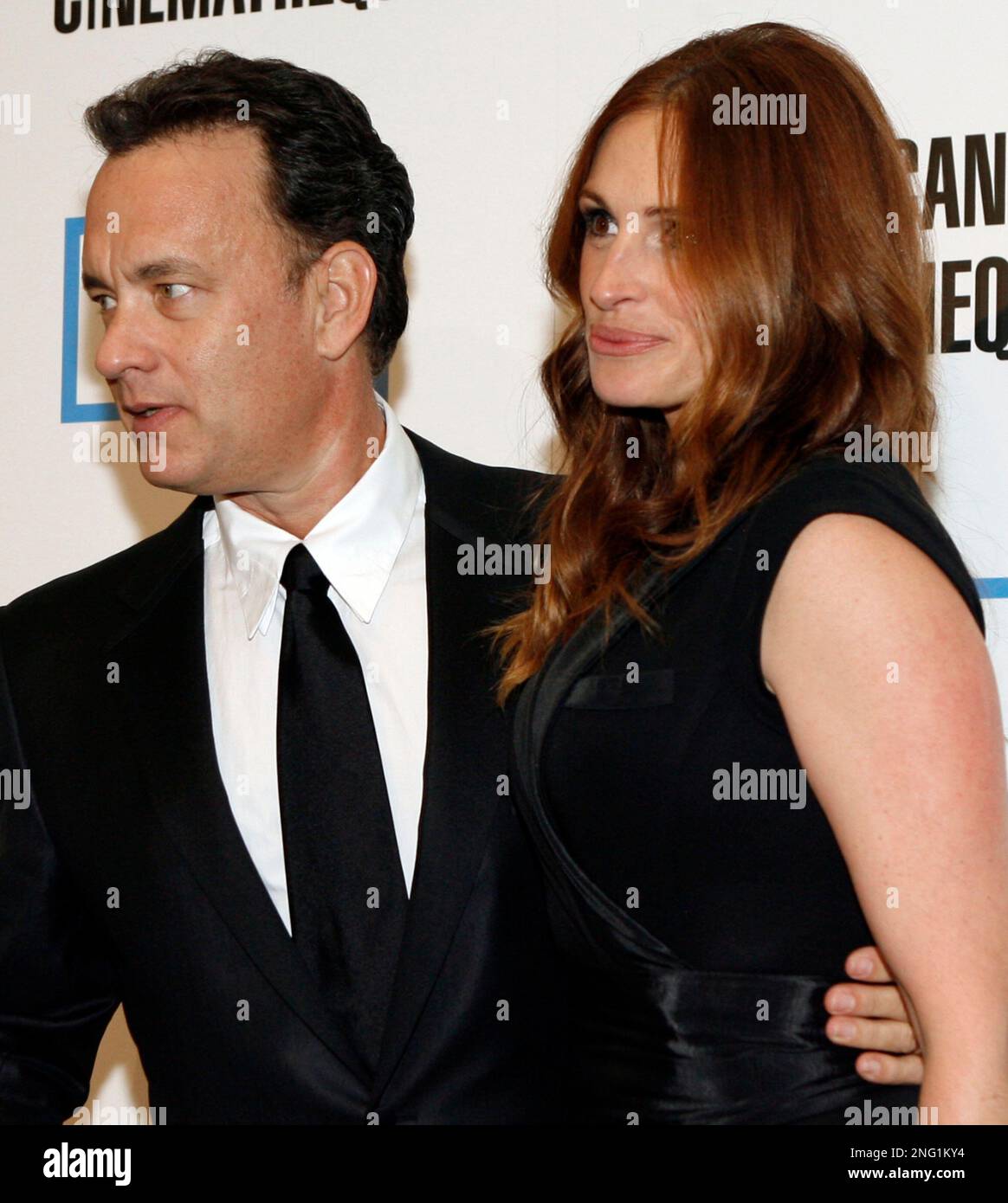 Actors Tom Hanks and Julia Roberts, winner of the 22nd annual American ...