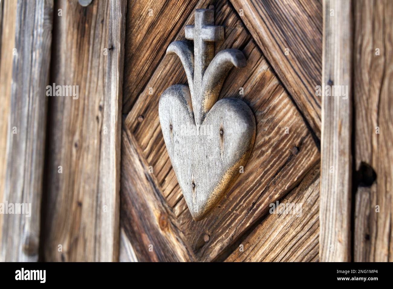 Rustic wooden door with heart decoration hi-res stock photography and ...